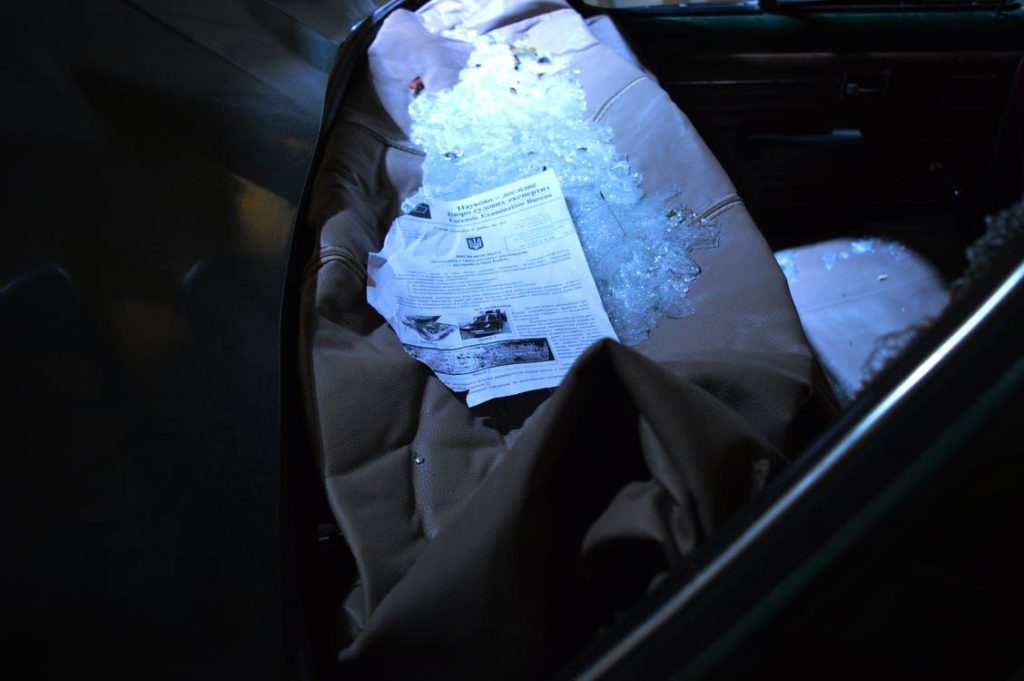 How to Temporarily Cover a Broken Car Window - Crystal Glass
